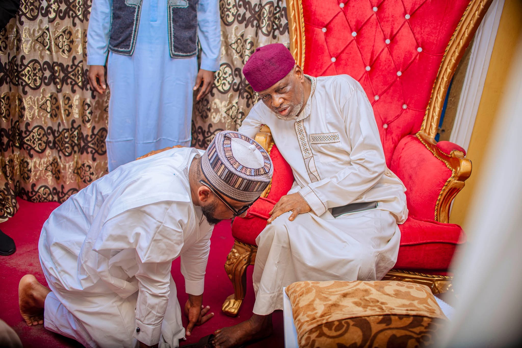Honourable Abubakar Umar Abdullahi paid a condolence visit to His Royal ...